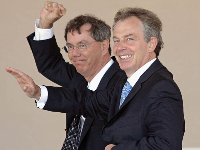 Apple names Arthur Levinson chairman - CBS News