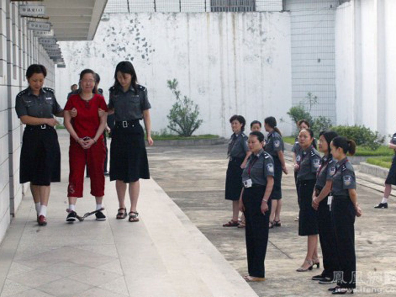 A rare glimpse into China's busy death row - CBS News