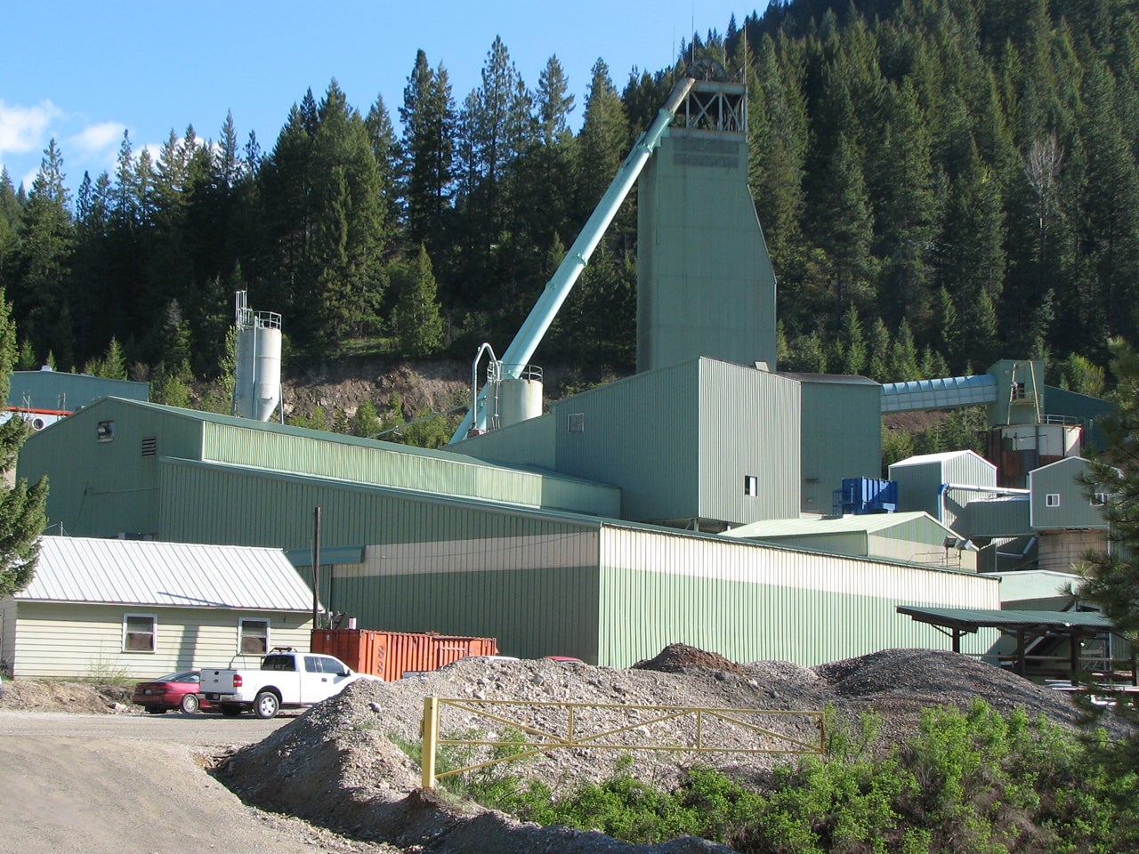 7 Idaho miners rescued after rock burst - CBS News 7 Idaho miners rescued after rock burst - CBS News
