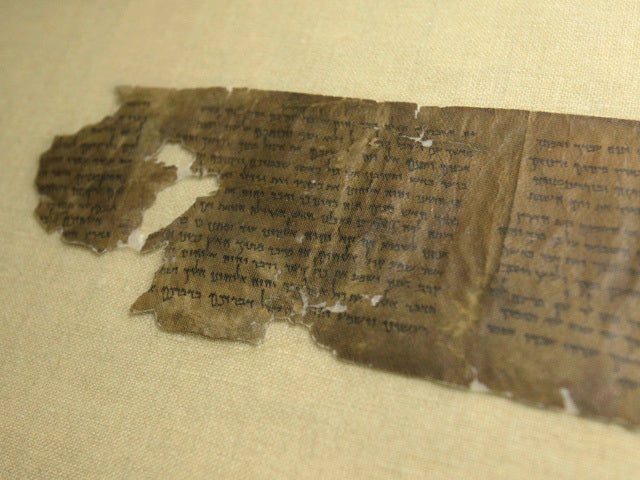 Ten Commandments scroll to be shown in NYC - CBS News