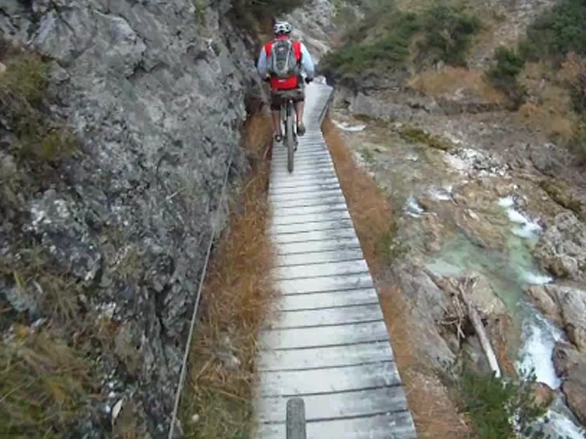 Just a relaxing bike ride (on the edge of a cliff) - CBS News