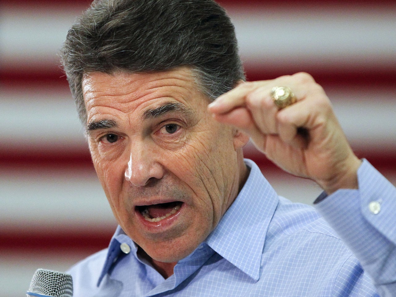 Perry confronted over fracking, gays in military - CBS News