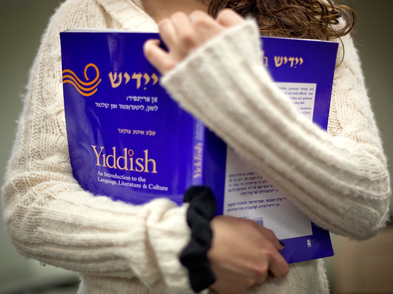 Oy vey! Yiddish making comeback at colleges - CBS News