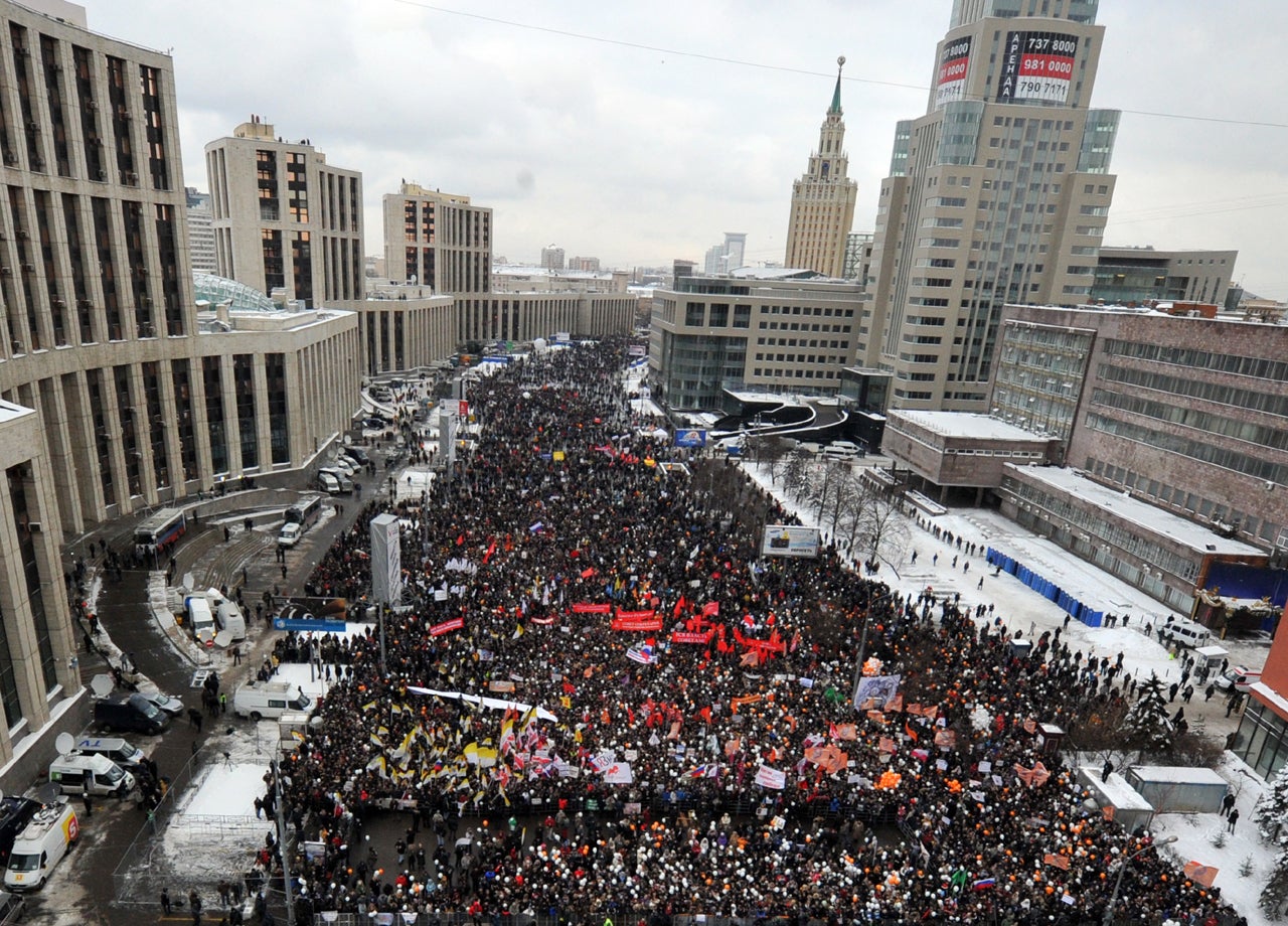 Largest protests yet in Moscow - CBS News
