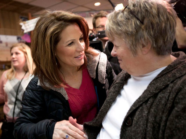 Bachmann loses Iowa campaign chairman to Paul - CBS News