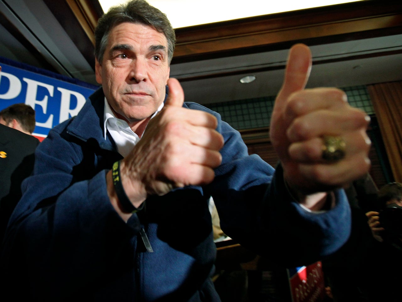 Rick Perry in final pitch to Iowa: Don't settle - CBS News