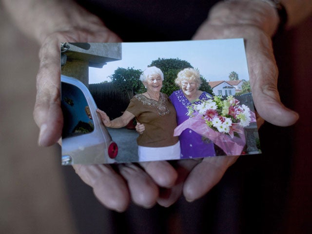Mother, daughter reunite after 77 years - CBS News