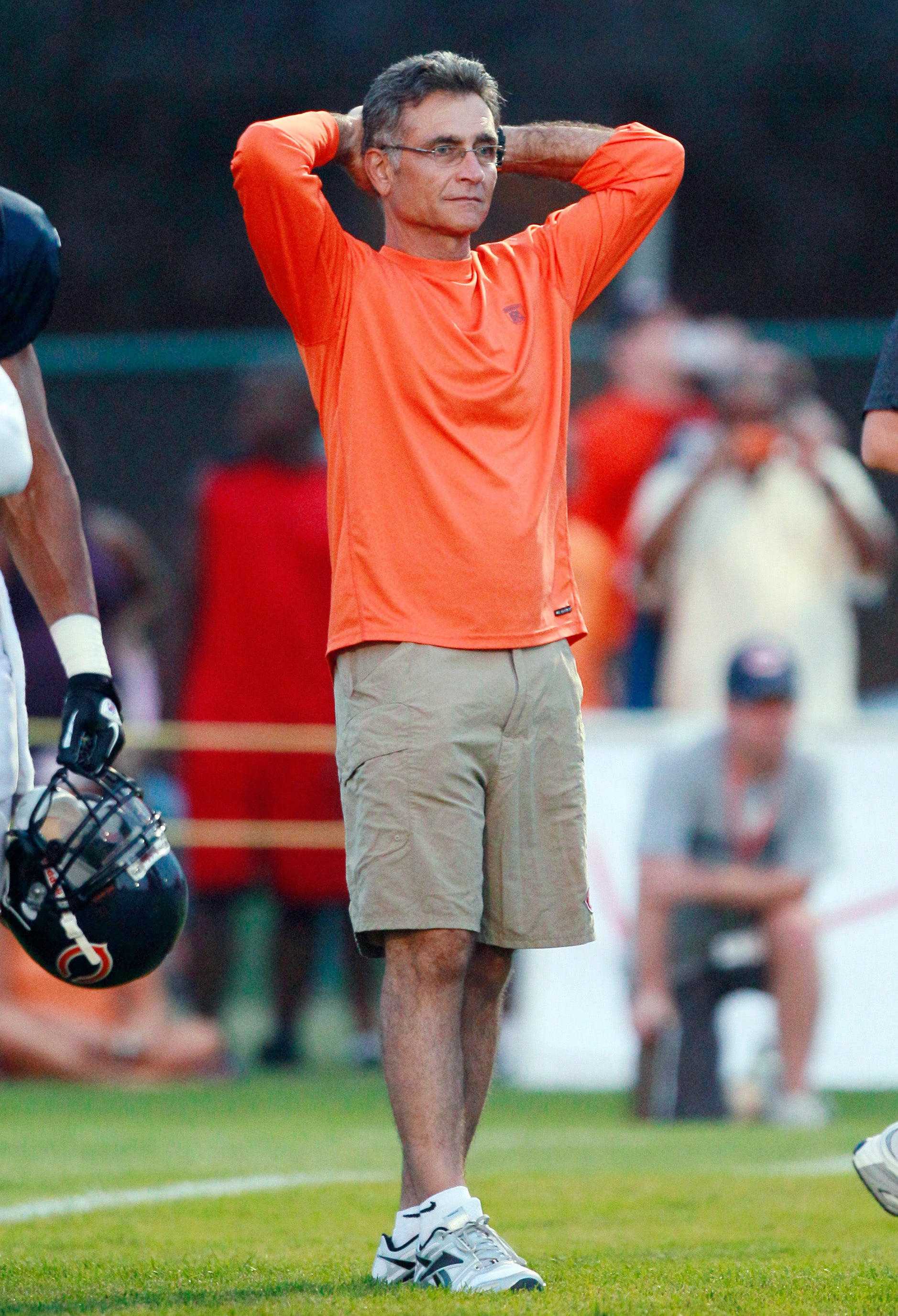 Jerry Angelo fired as Bears' GM - CBS News