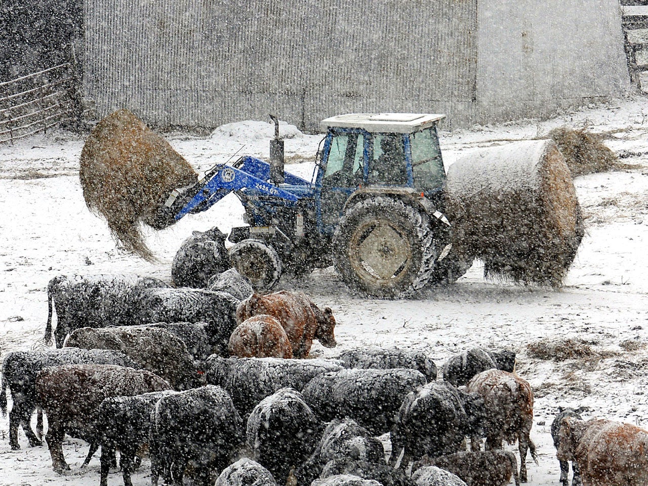 Massive Midwest winter storm tapers off - CBS News