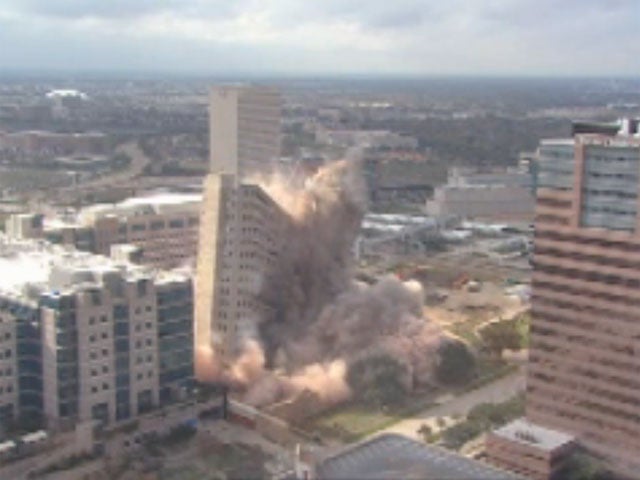 20-story skyscraper demolished in Houston - CBS News