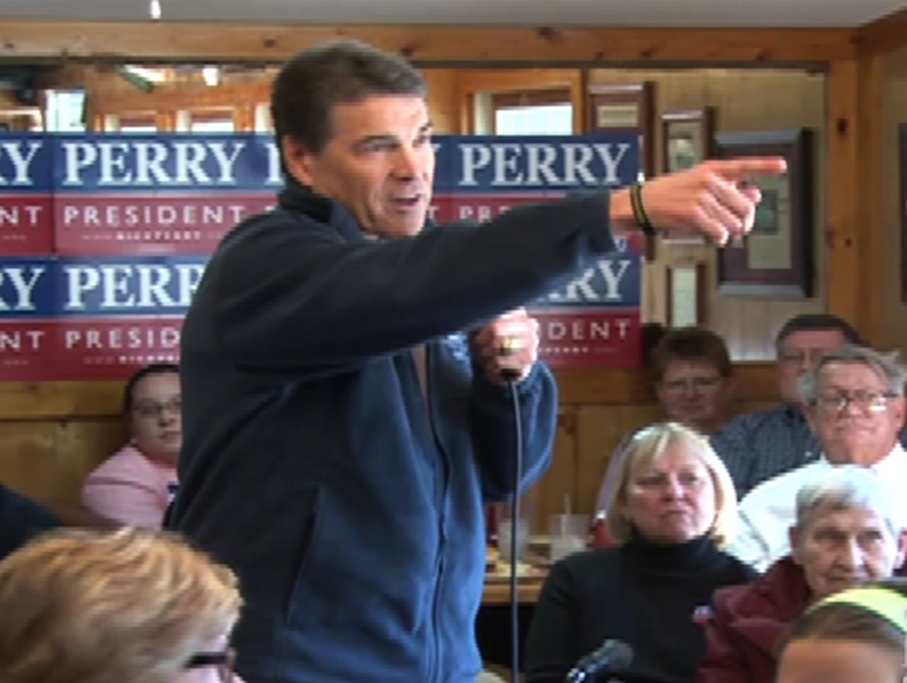Rick Perry compares himself to Moses - CBS News