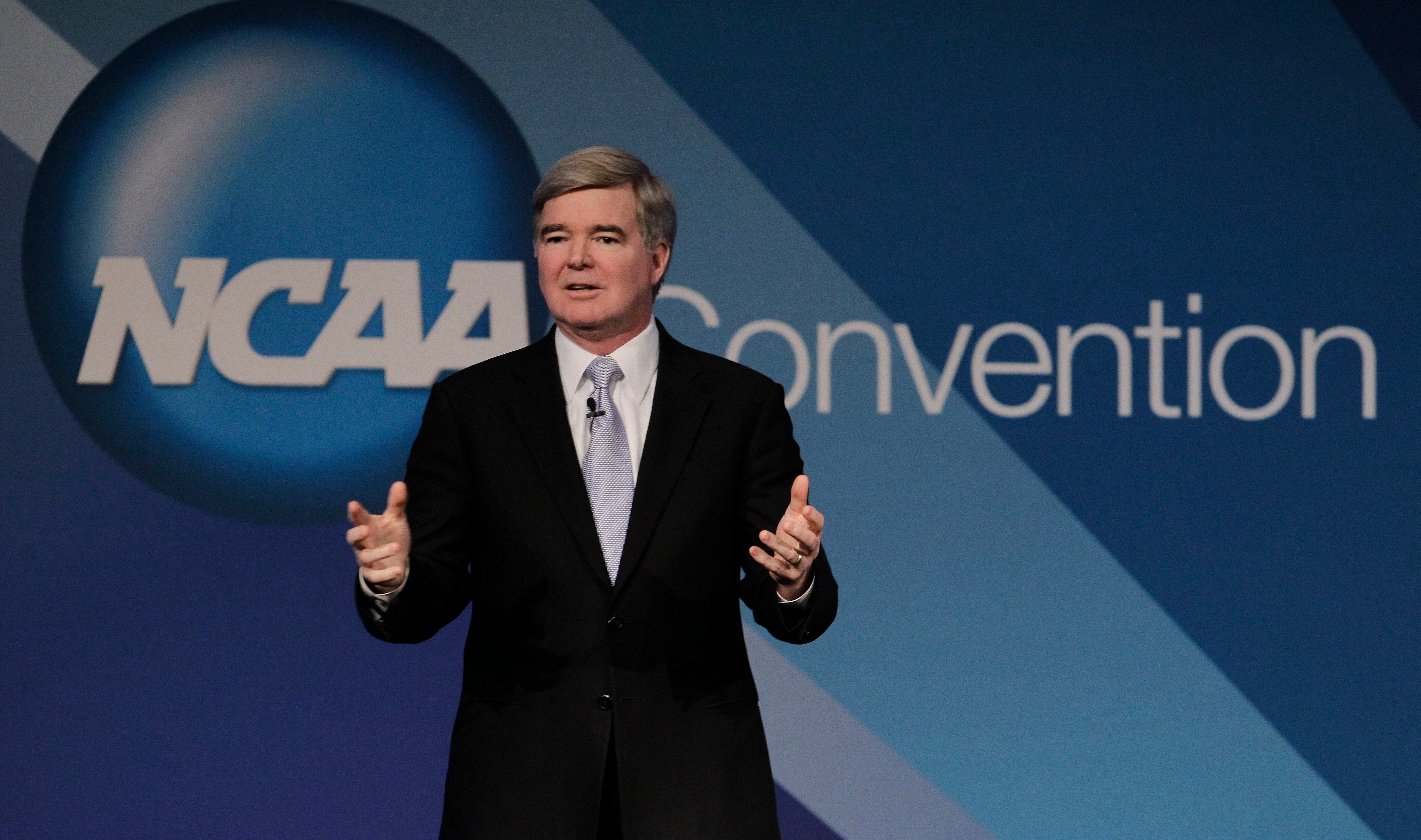 NCAA president supports 4-team football playoff - CBS News