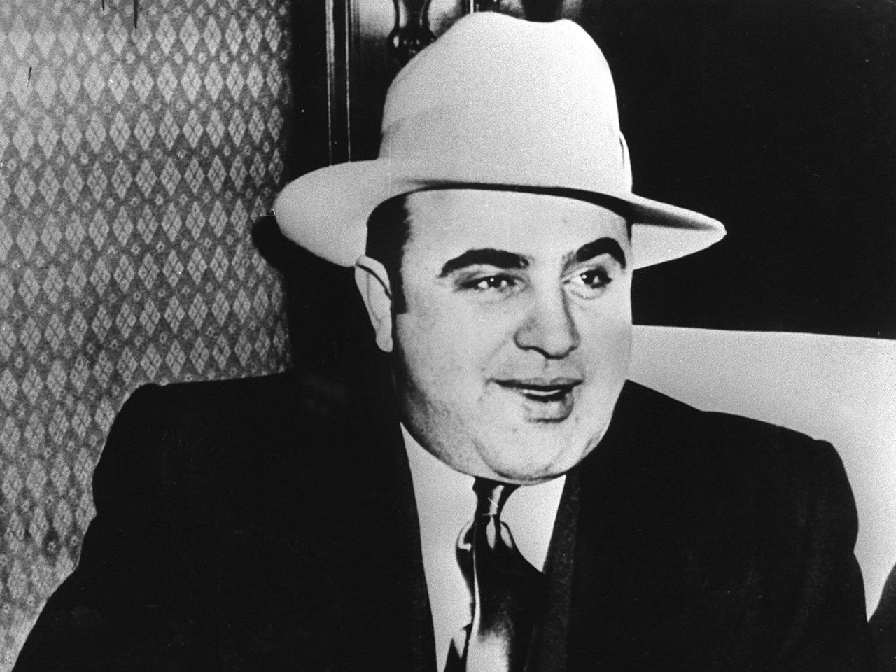 Life as Al Capone's great-niece - CBS News