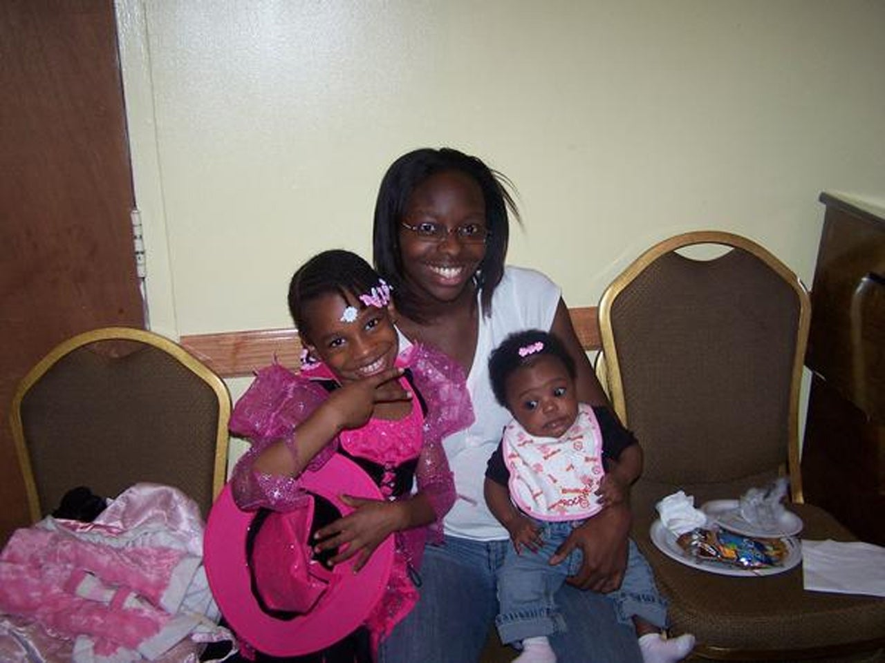 Dalisha Adams, mom accused of abandoning kids had picture of champagne ...