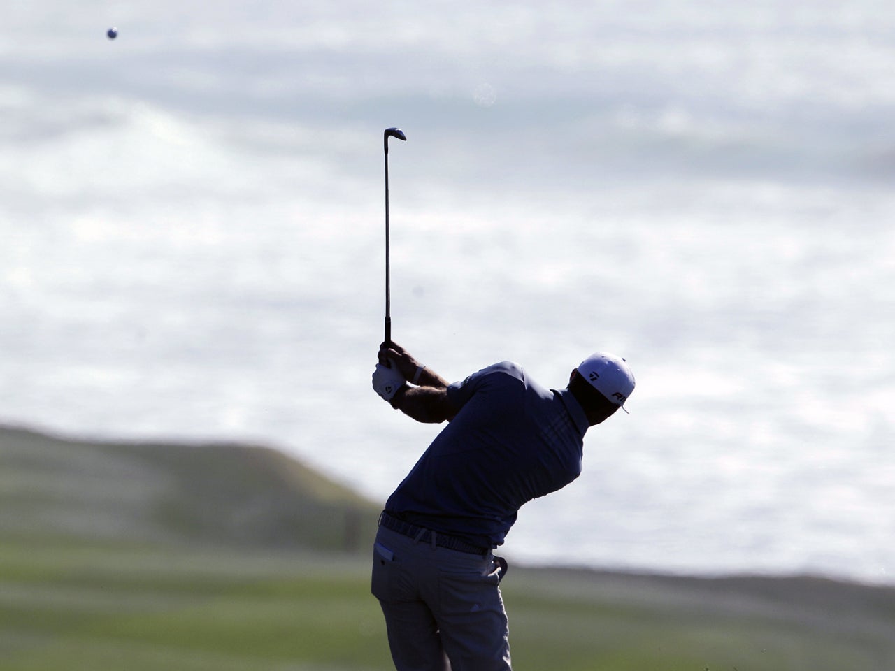 Pebble Beach: Johnson in 3-way tie; Tiger strong - CBS News