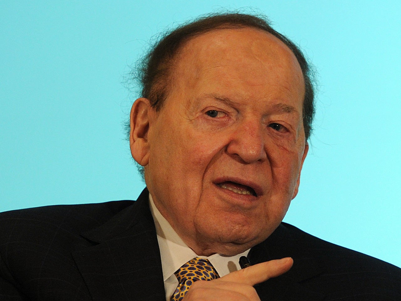 Sheldon Adelson says he might wait before backing a candidate - CBS News