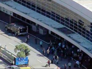 SFO terminal reopens after bomb scare - CBS News