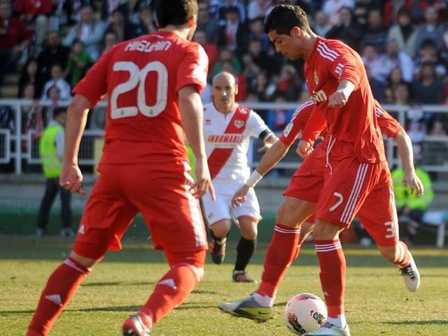 Watch: Cristiano Ronaldo's awesome backwards goal - CBS News