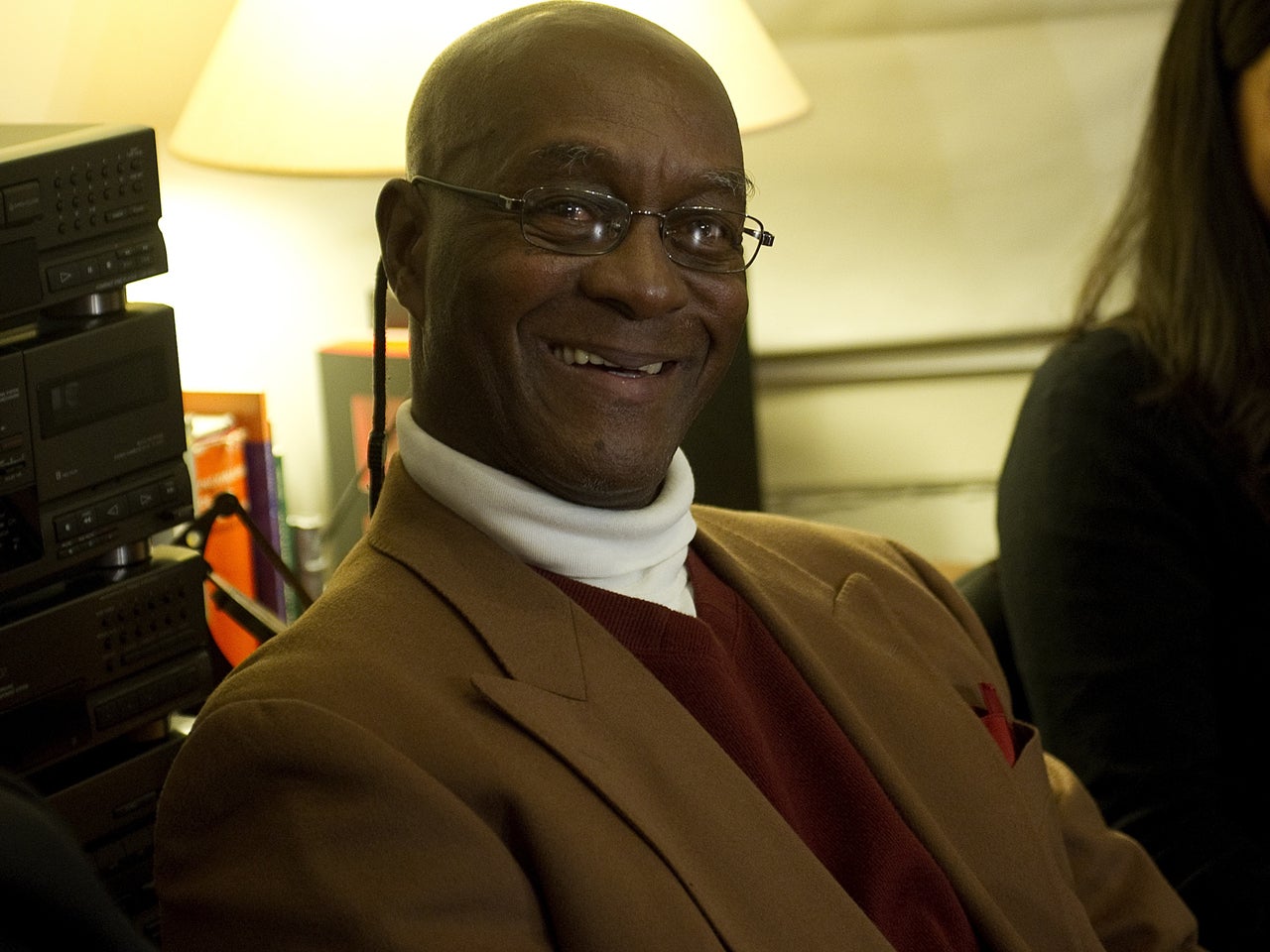 No extradition for American fugitive in Portugal - CBS News