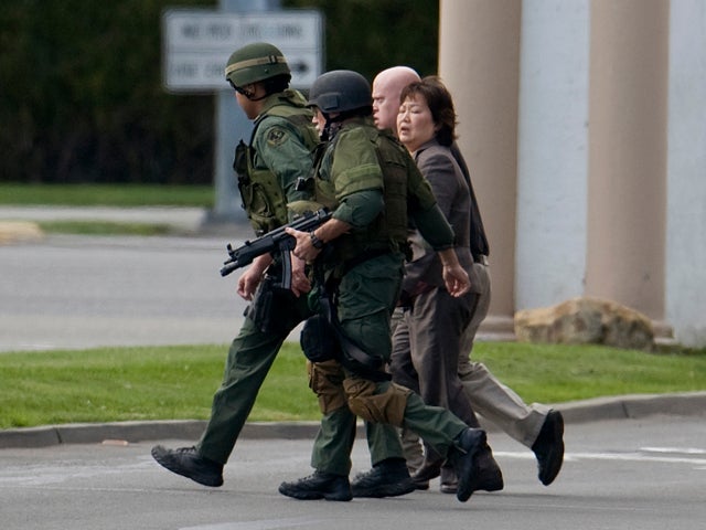 Southern California bank hostage rescued - CBS News