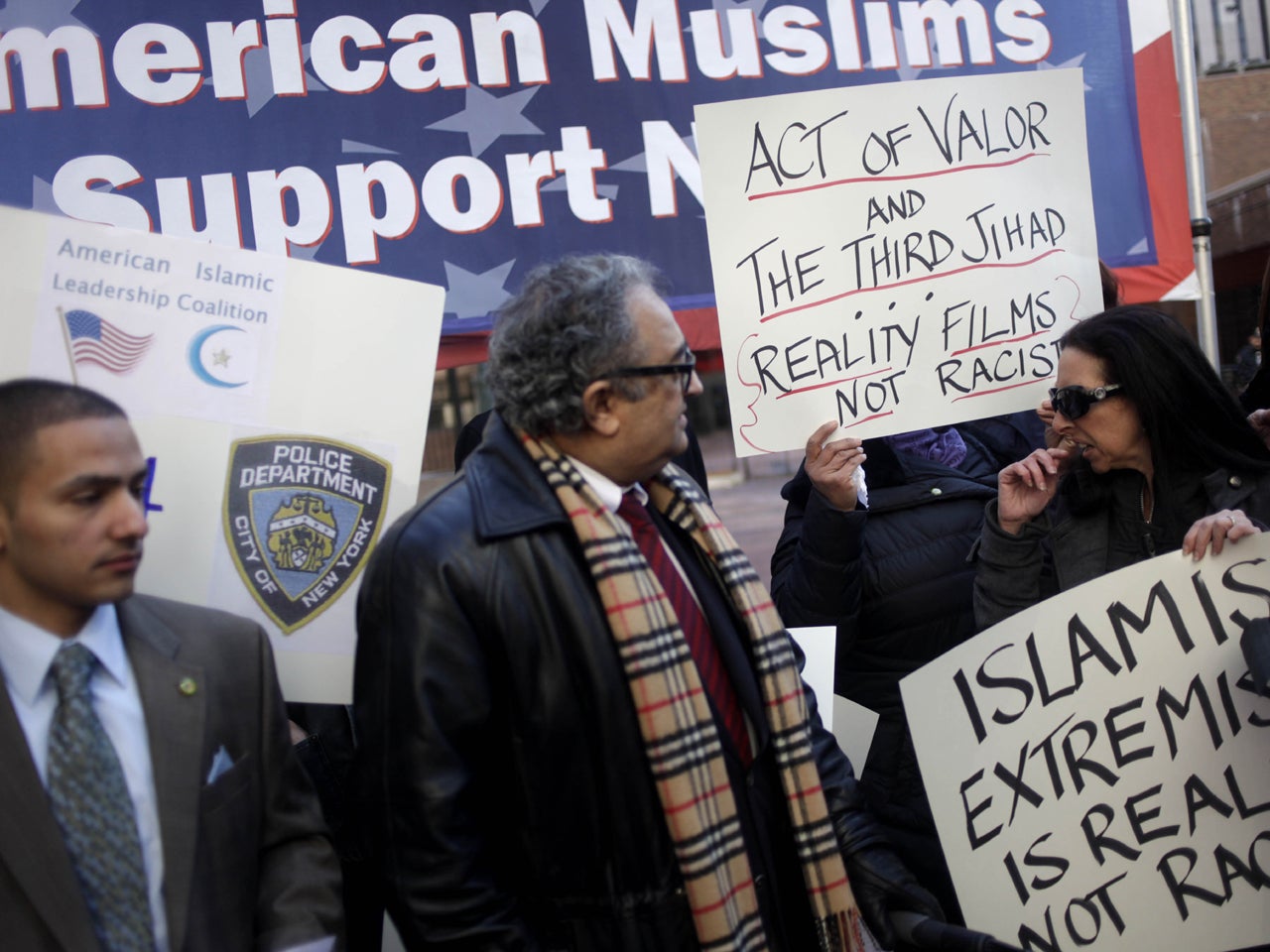 Muslim group rallies to support NYPD spying - CBS News