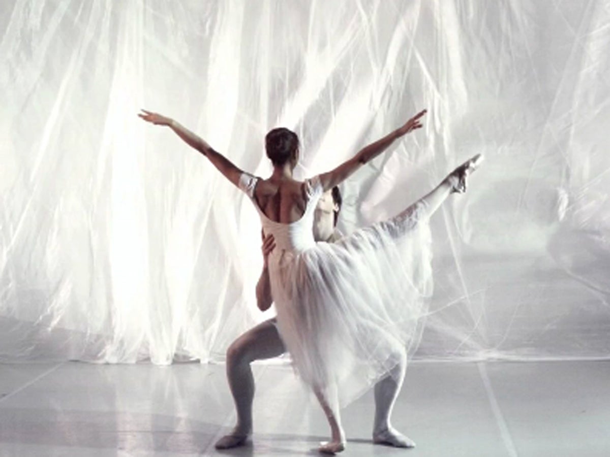 Stunning ballet jumps performed in super slow-motion - CBS News