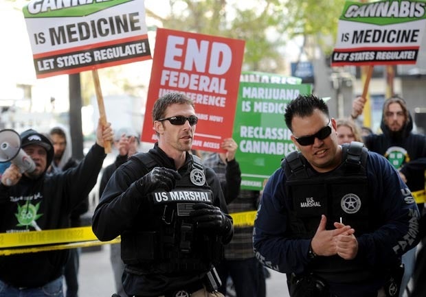 Feds raid Calif. marijuana university - CBS News