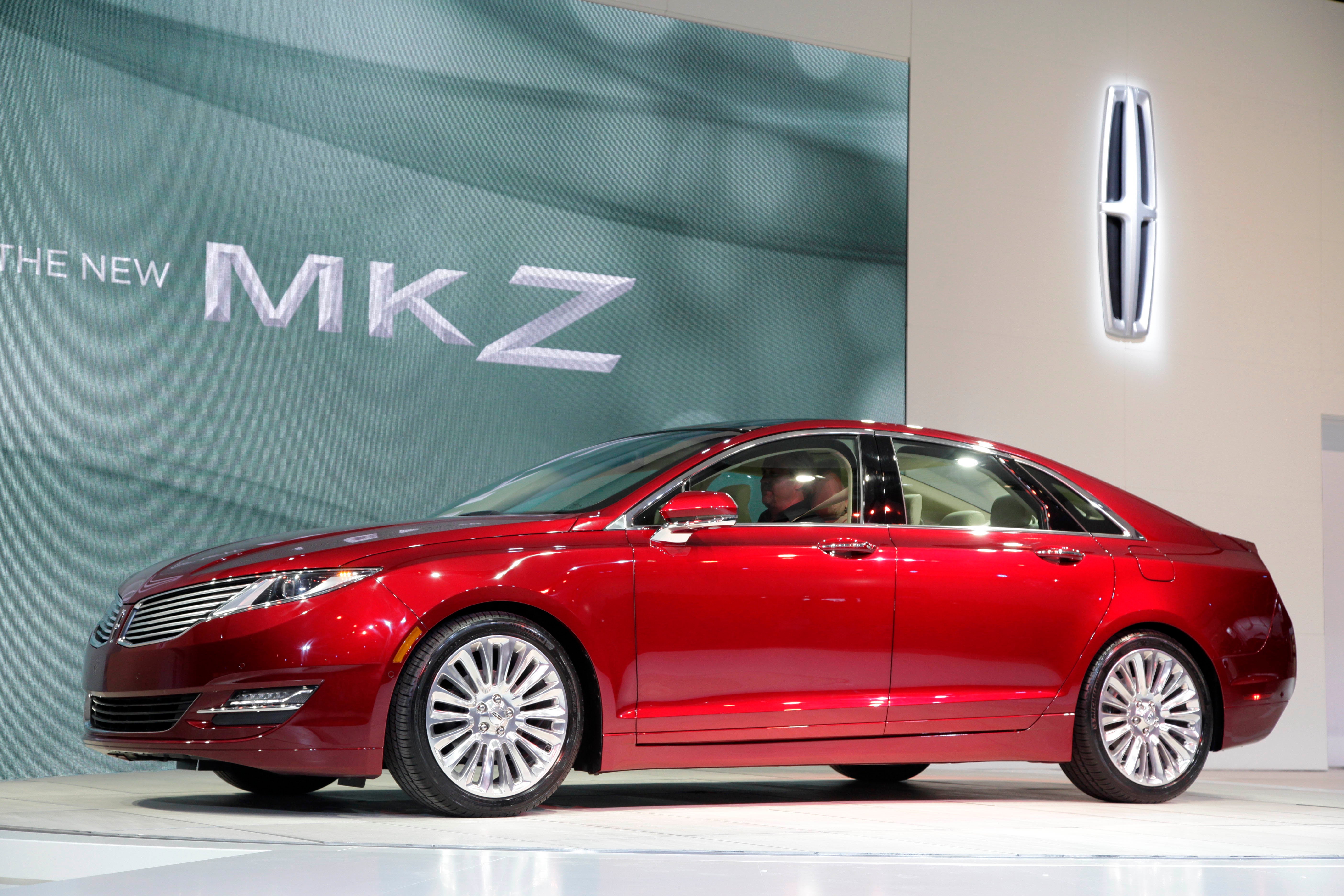 How Lincoln is trying to reinvent luxury car brand - CBS News