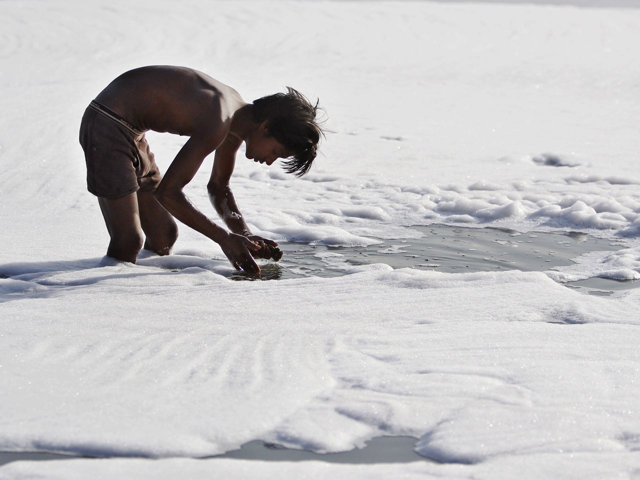 UN: Humanity speeding down "unsustainable path" - CBS News