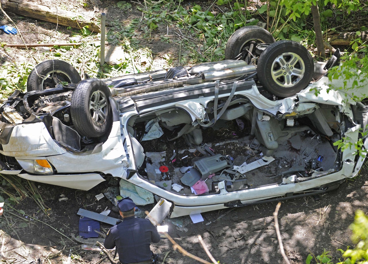 7 dead after car falls from NYC highway ramp - CBS News