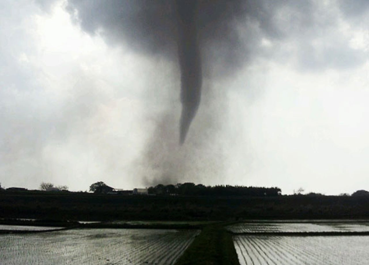 Tornado near Tokyo kills 1, injures dozens - CBS News