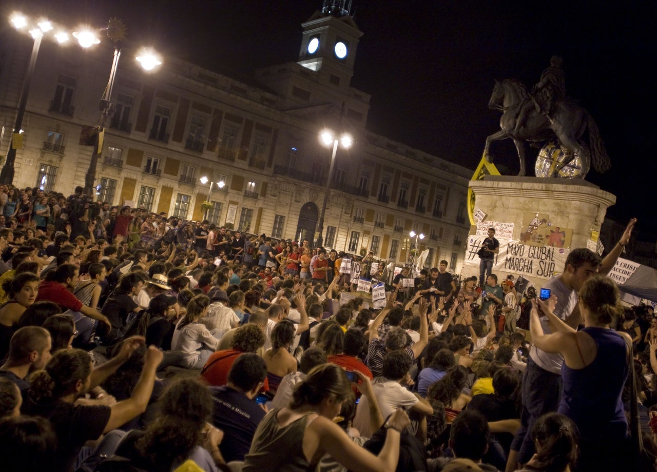 Spanish protest against austerity, grim economy - CBS News