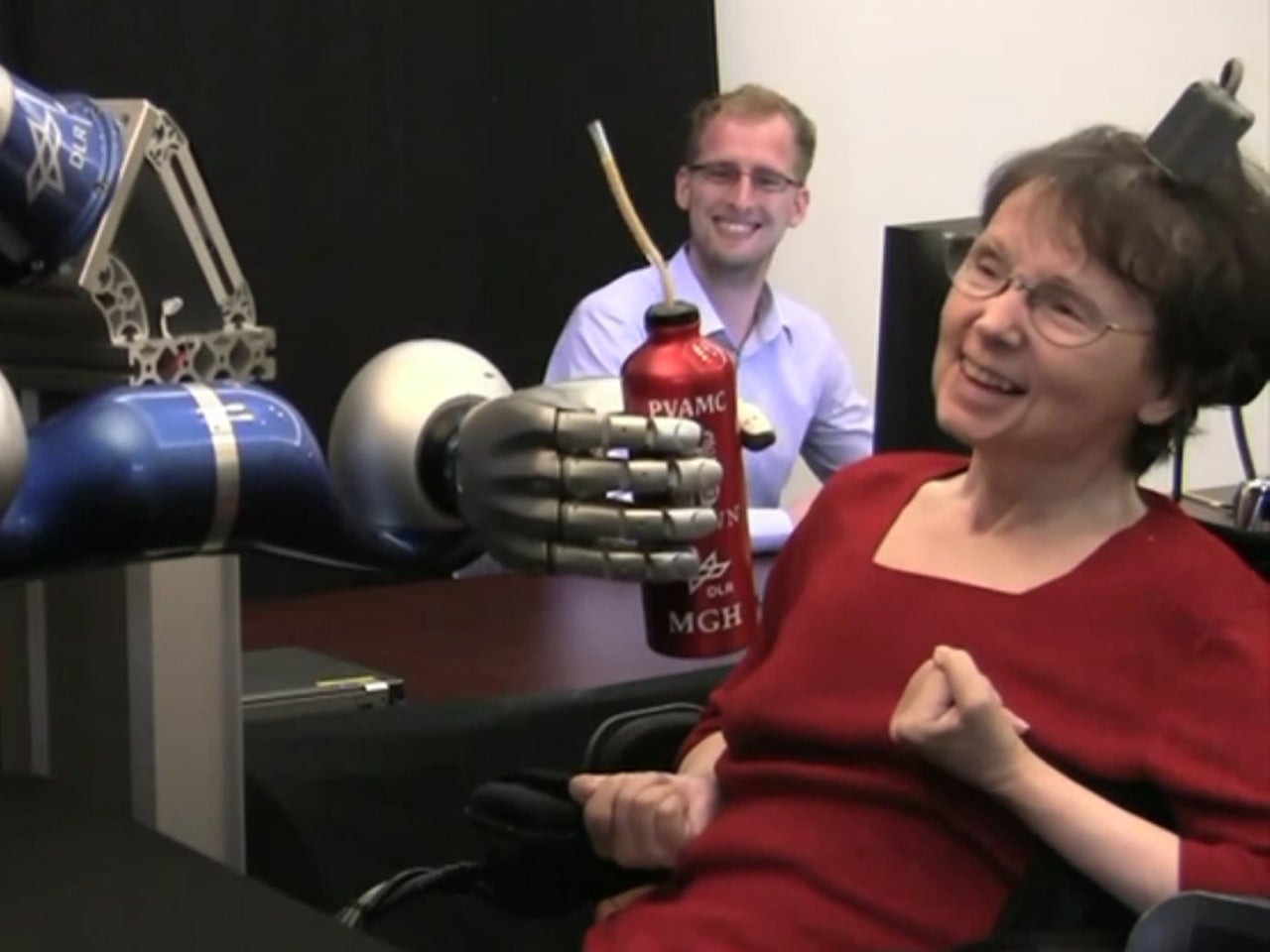 Paralyzed woman uses mind-control technology to operate robotic arm ...
