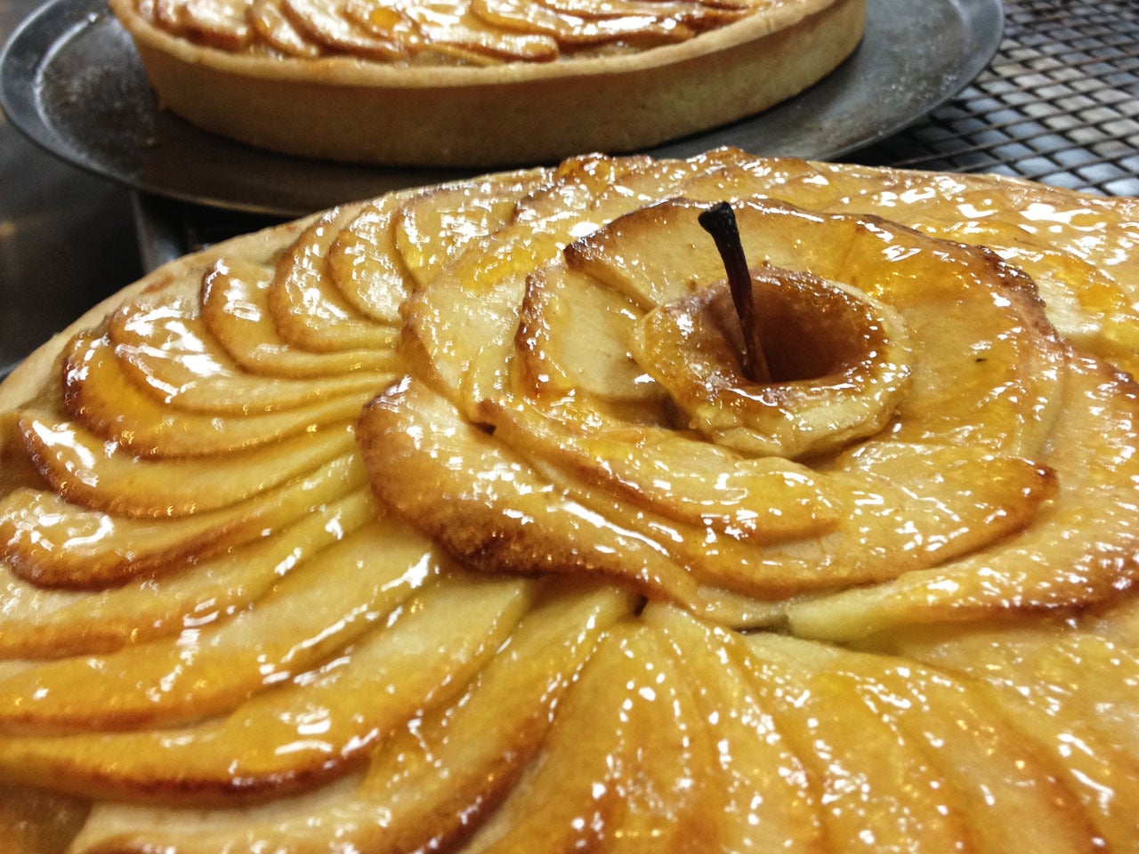 Apple tart: Make yours as pretty as a pastry chef's - CBS News