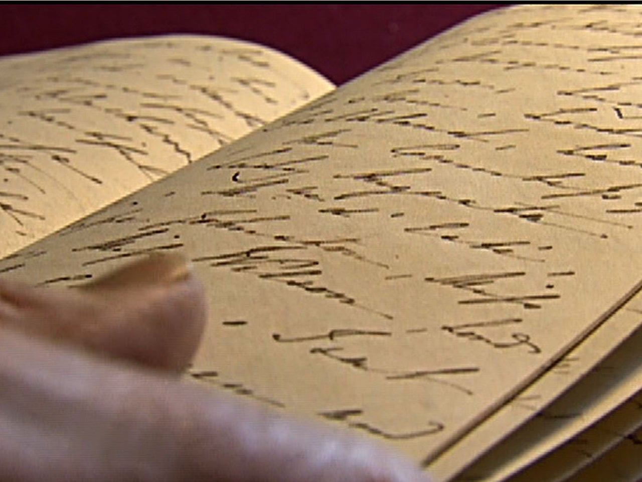 Queen Elizabeth makes Queen Victoria's diaries public - CBS News