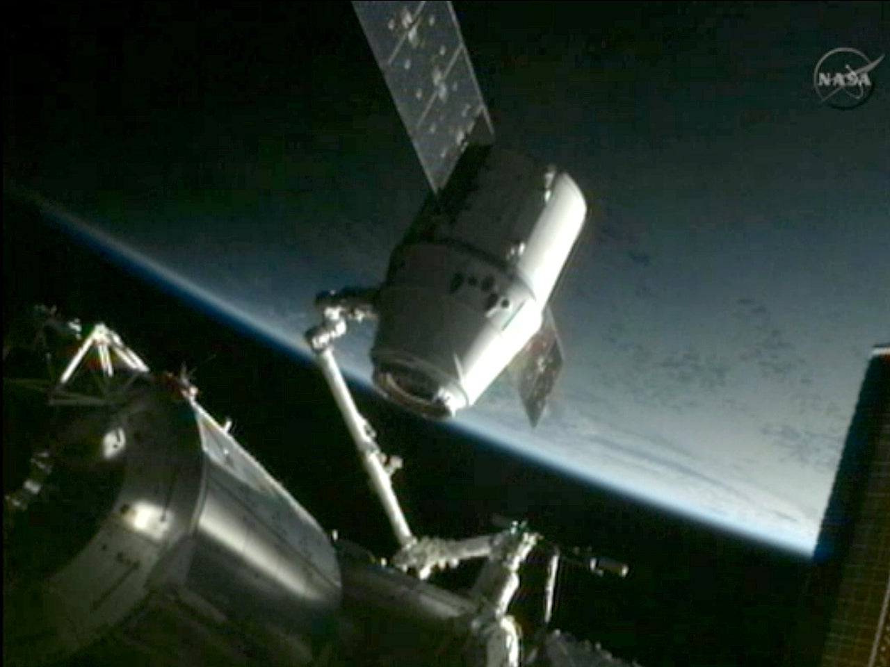 SpaceX Dragon, 1st private spacecraft to fly to ISS, is on the way home ...