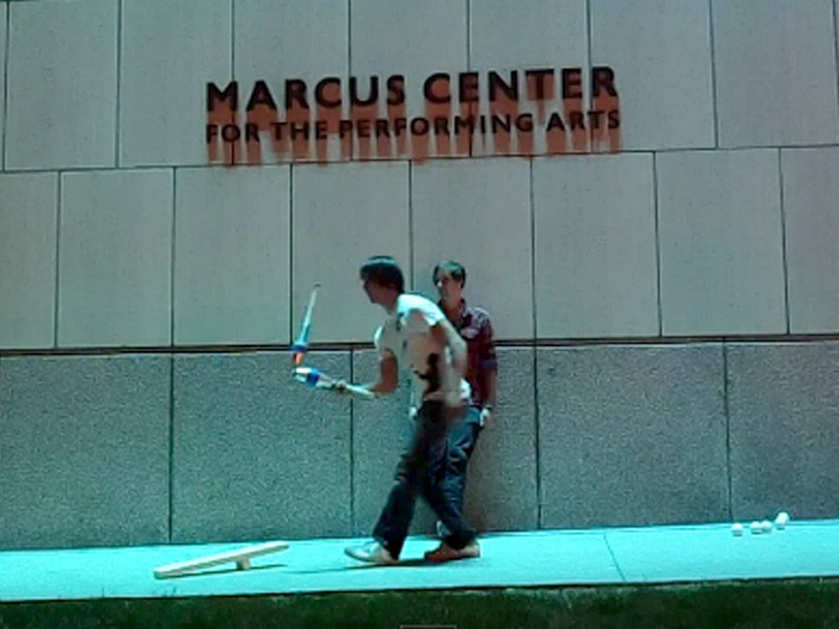 Cool juggling duo incorporate catapults into their act - CBS News