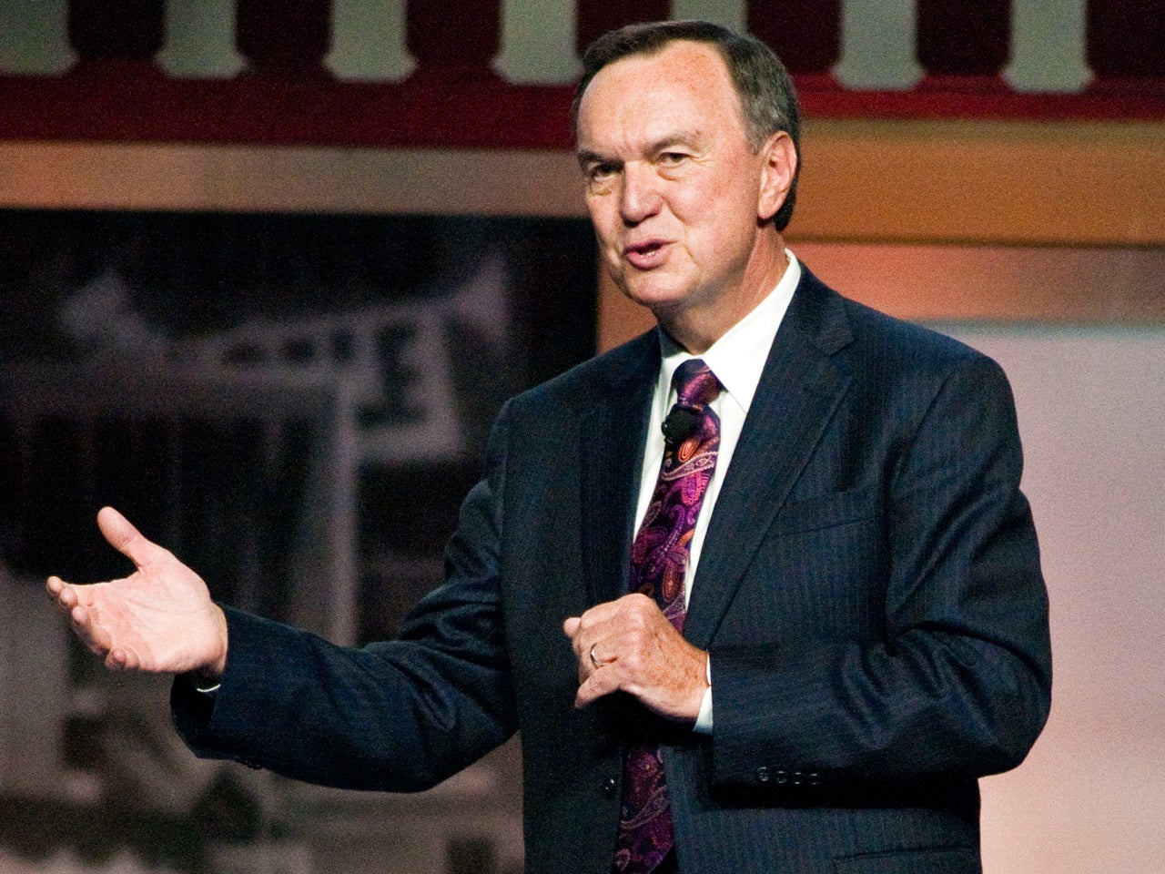 Wal-Mart CEO committed to 'integrity' - CBS News