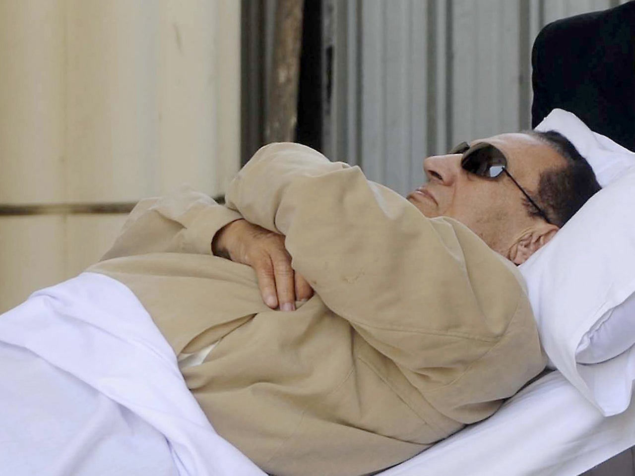 Report: Recovering Mubarak ordered back to prison - CBS News