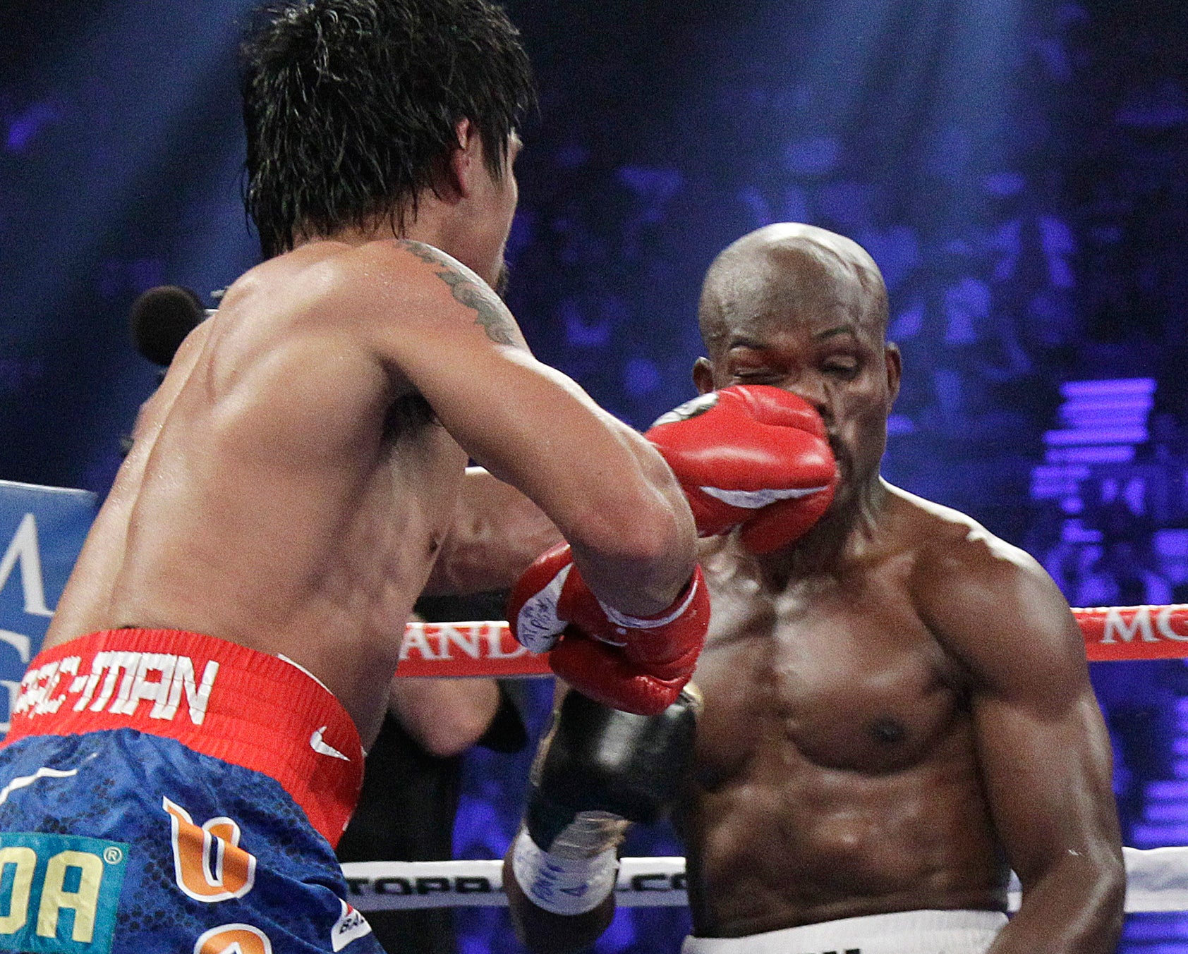 Senators Reid, McCain push bill to regulate boxing - CBS News