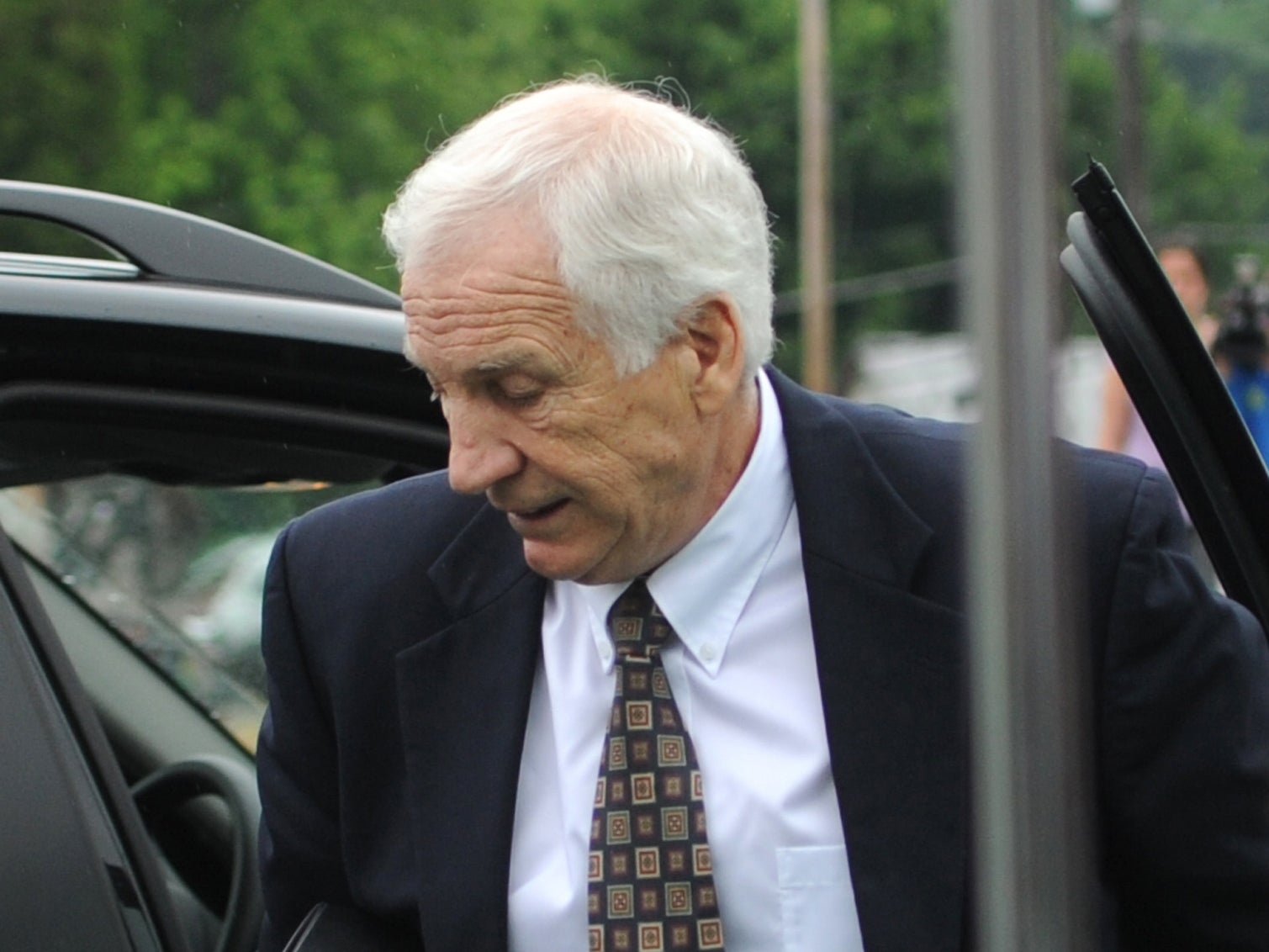 Jerry Sandusky Trial: "Victim 7" says Sandusky gave him Penn State ...