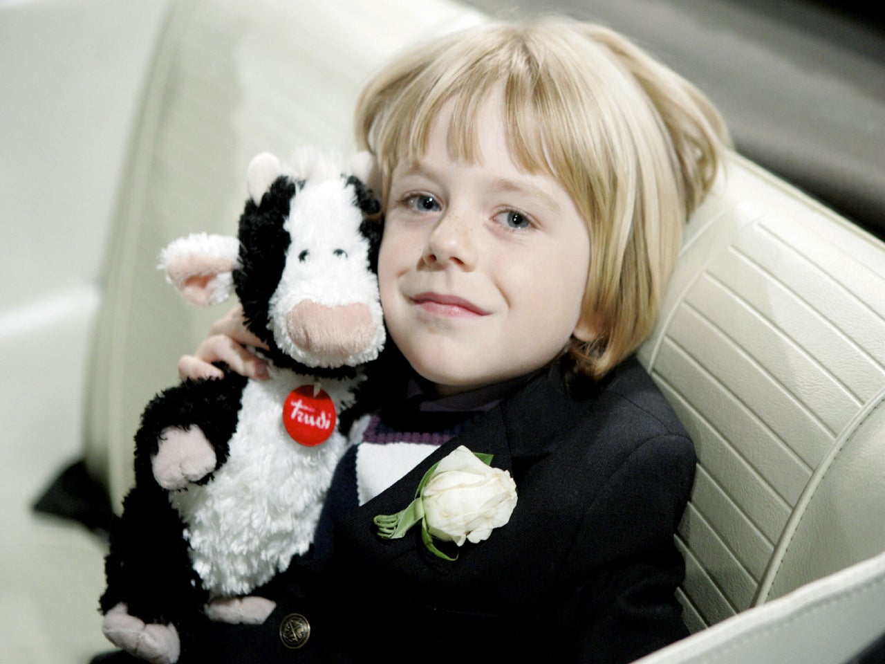 Max Page, boy behind Darth Vader mask, recovering from surgery - CBS News