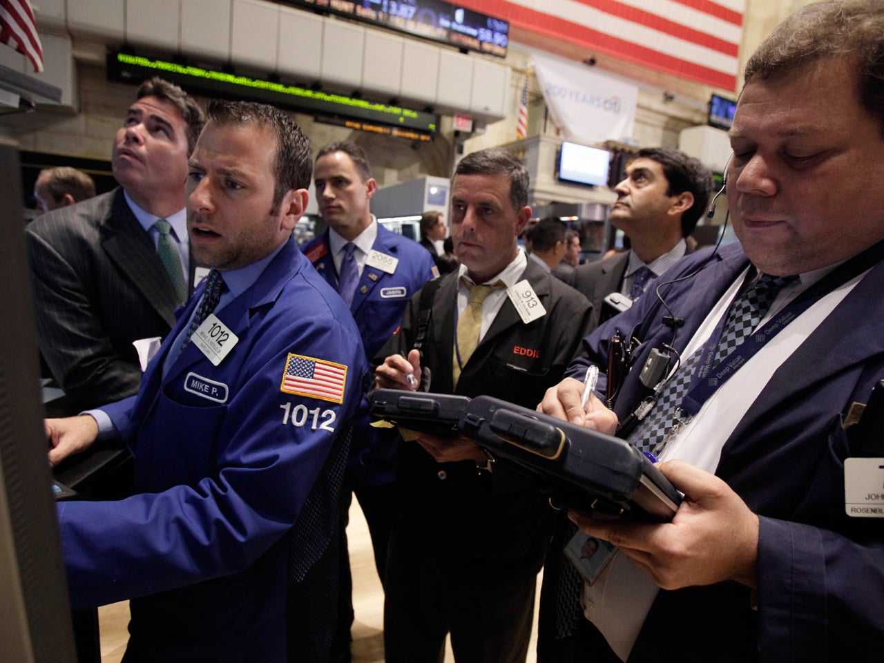 U.S. stocks mixed as European debt crisis festers - CBS News