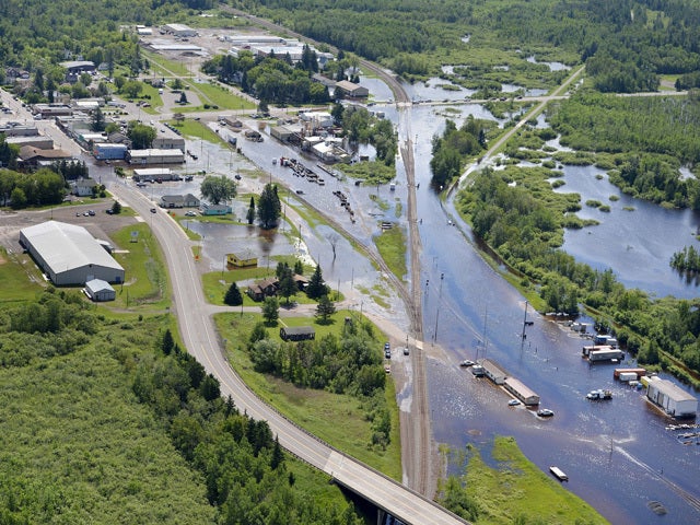 Duluth cleans up as Minn. floods persist - CBS News