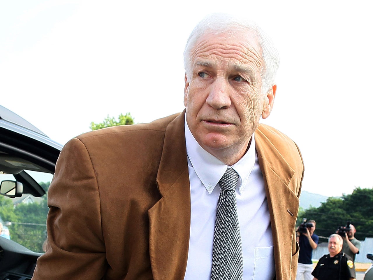 Victim 1 in Jerry Sandusky case has book deal - CBS News