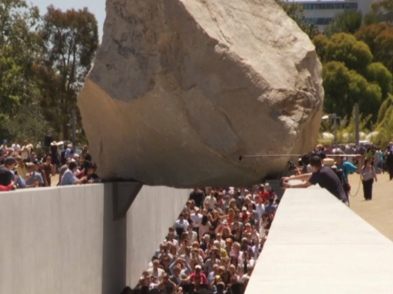 L.A.'s newest, biggest rock star has 'em in awe - CBS News