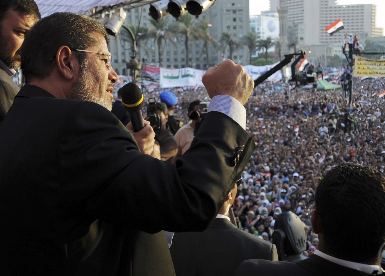 Mohammed Morsi sworn in as Egypt's president - CBS News