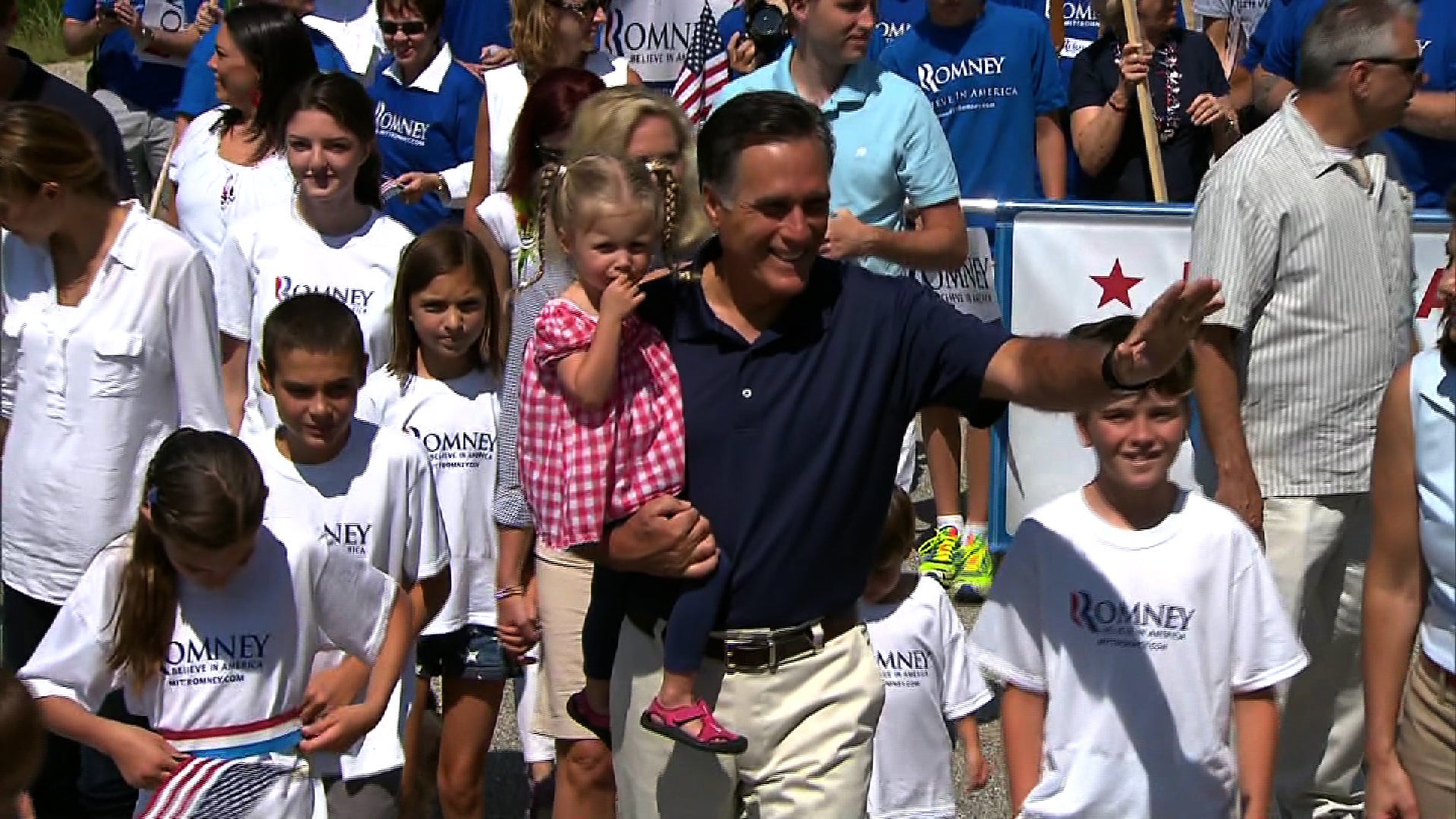 Romney marches in July 4 parade in N.H. - CBS News