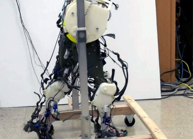 New robotic legs accurately mimic human walking - CBS News