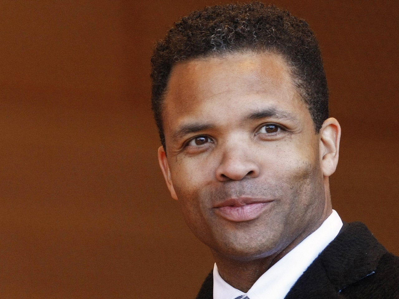 Jesse Jackson Jr. signs plea deal; judge to decide if he serves jail ...